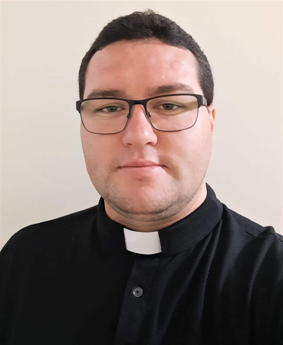 As Leis da Igreja e na Igreja – ‘O Sacramento da Crisma’, com Pe. João ...